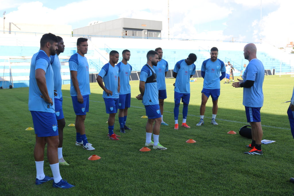 Crac se reapresenta com 14 jogadores para a disputa da Série D do ...