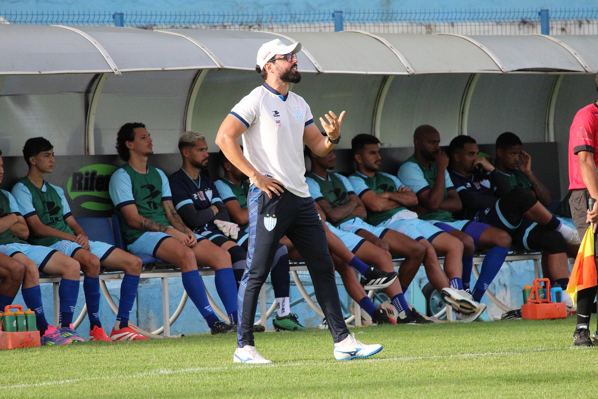 Crac anuncia demissão do técnico Luan Carlos após campanha abaixo do ...